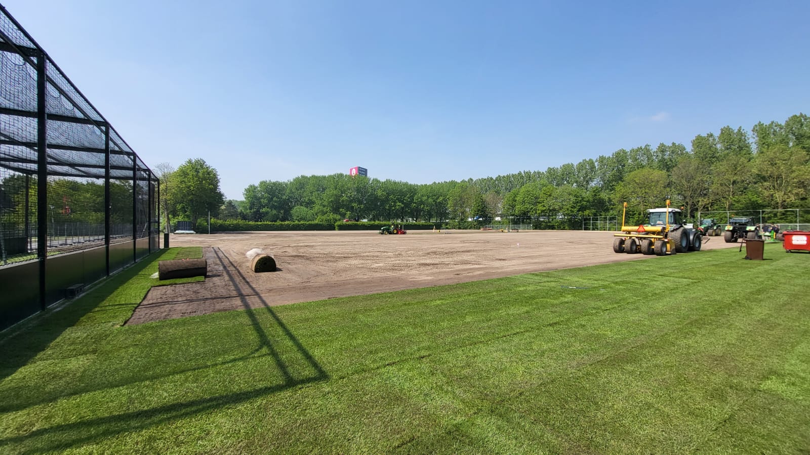 Nieuwe veldbeemdmat op sportpark Oostzanerwerf - Advanta